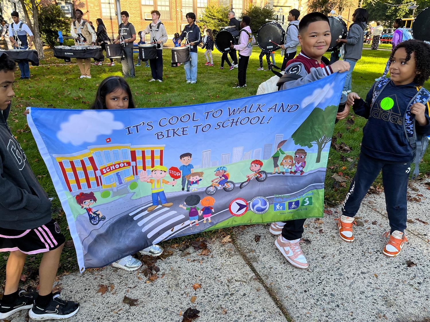 Kelly Elementary School Holds Eighth "Walk to School Day"